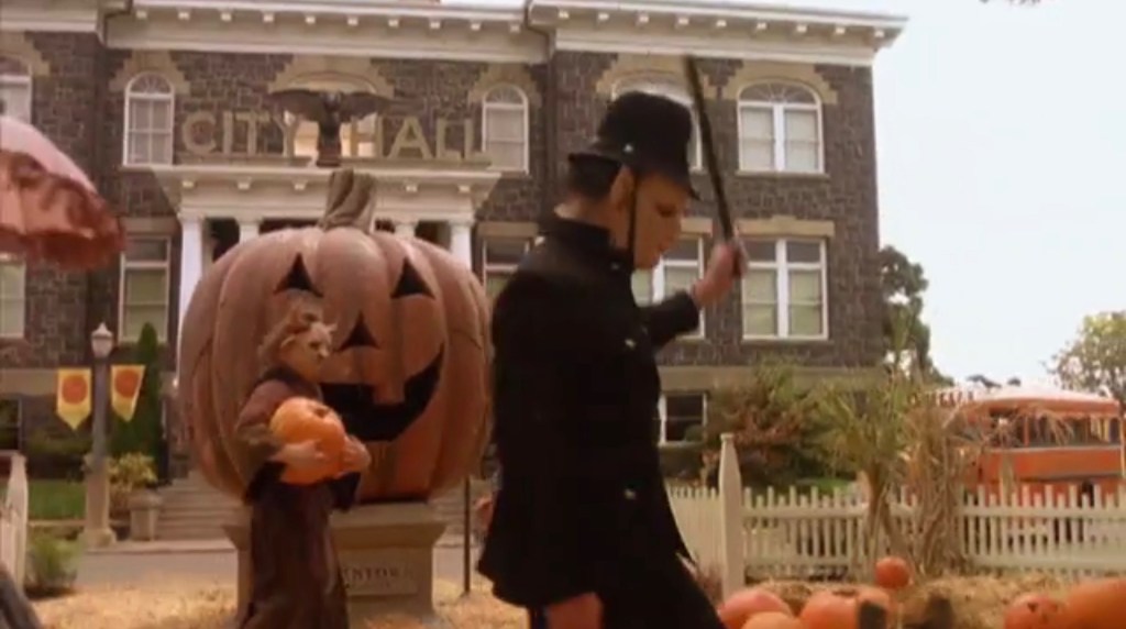 Halloween Film Review: Halloweentown (1998, dir. Duwayne Dunham ...